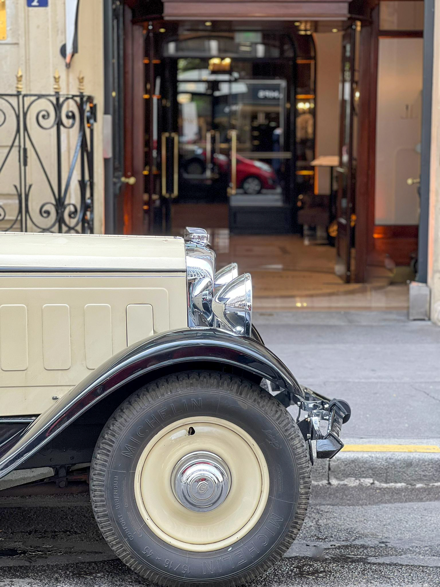 Chabé célèbre le centenaire de l’Hôtel Lancaster à Paris